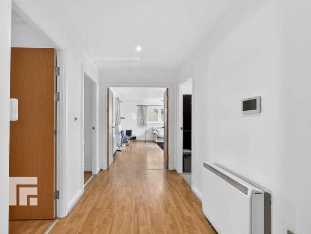 3 bed flat for sale