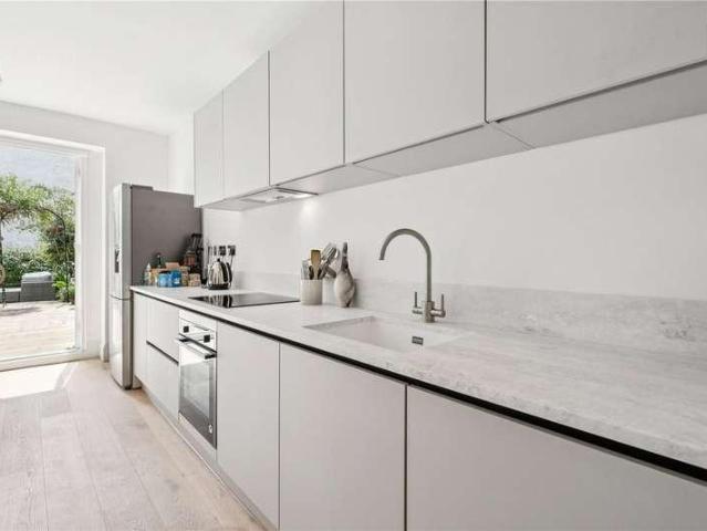 3 bed flat for sale