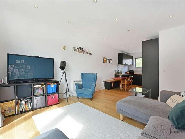 3 bed flat for sale