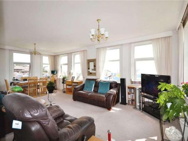 3 bed flat for sale