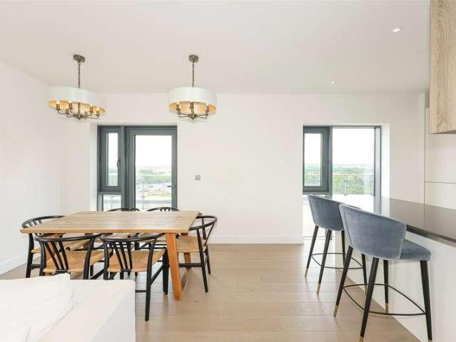 3 bed flat for sale