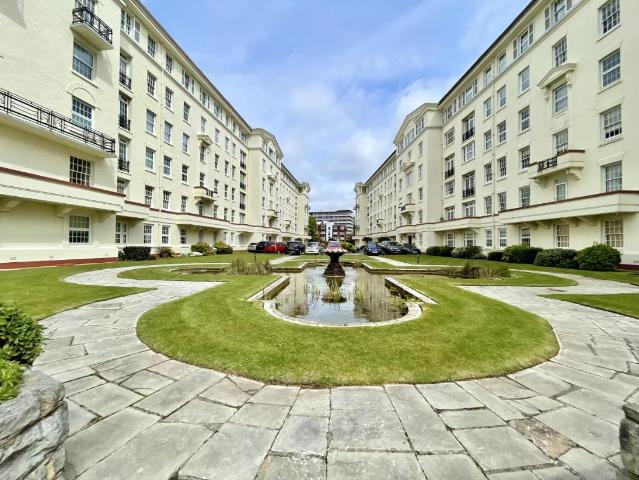 3 bed flat for sale