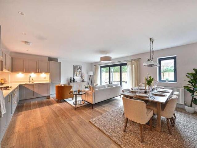 3 bed flat for sale
