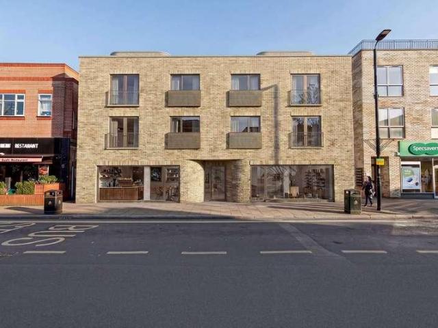 3 bed flat for sale