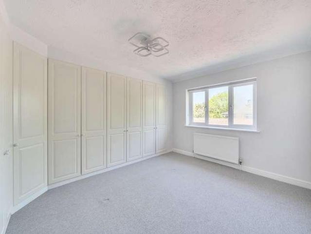3 bed flat for sale