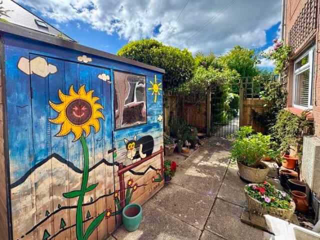 3 bed flat for sale