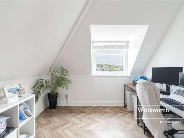 3 bed flat for sale