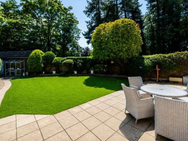3 bed flat for sale