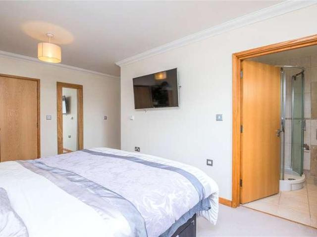 3 bed flat for sale