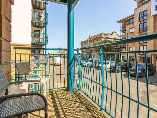 3 bed flat for sale