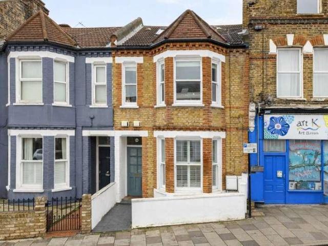 3 bed flat for sale
