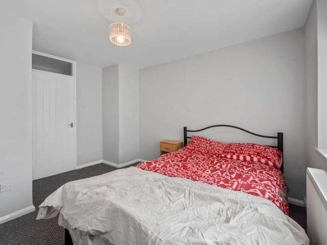 3 bed flat for sale