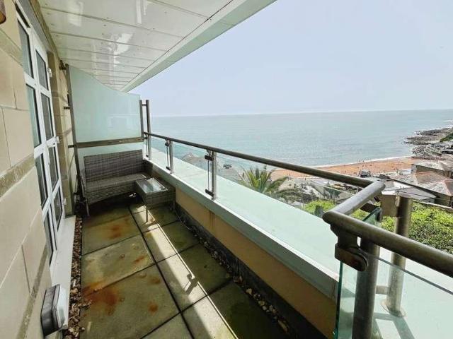 3 bed flat for sale