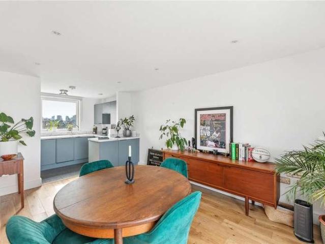 3 bed flat for sale