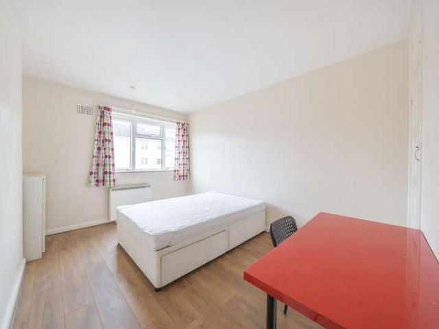 3 bed flat for sale