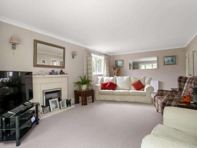 3 bed flat for sale