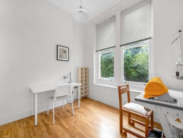 3 bed flat for sale