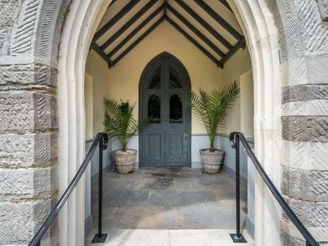 3 bed flat for sale