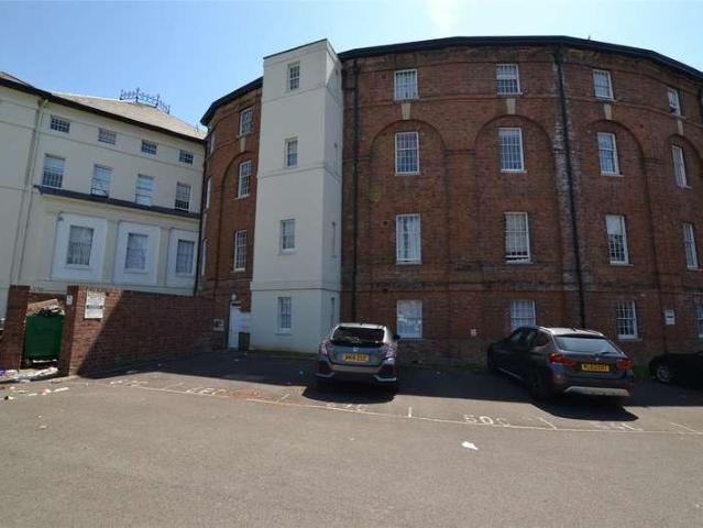 3 bed flat for sale