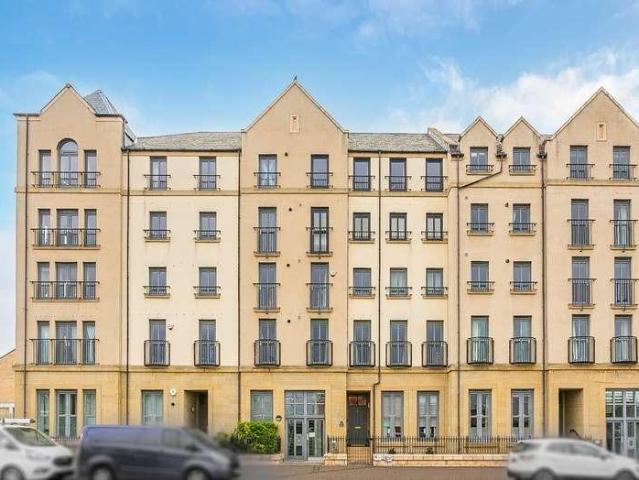 3 bed flat for sale