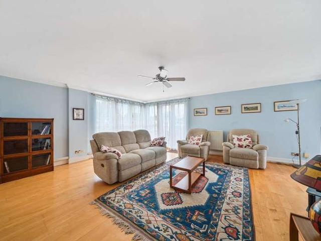 3 bed flat for sale