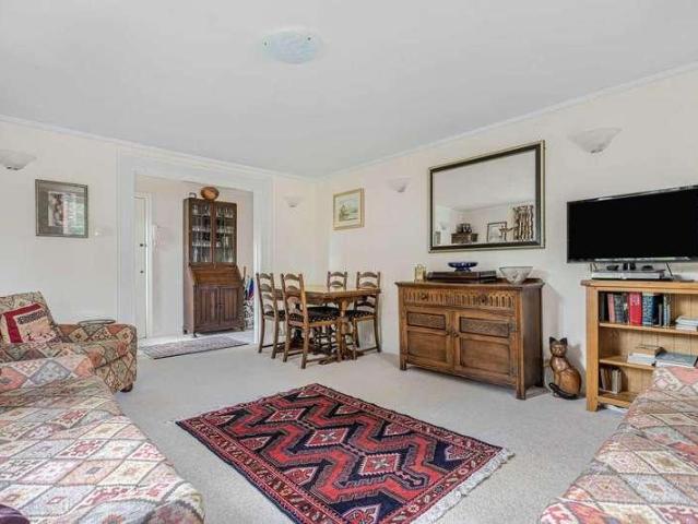 3 bed flat for sale