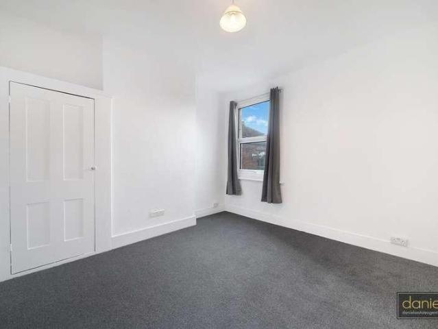 3 bed flat for sale