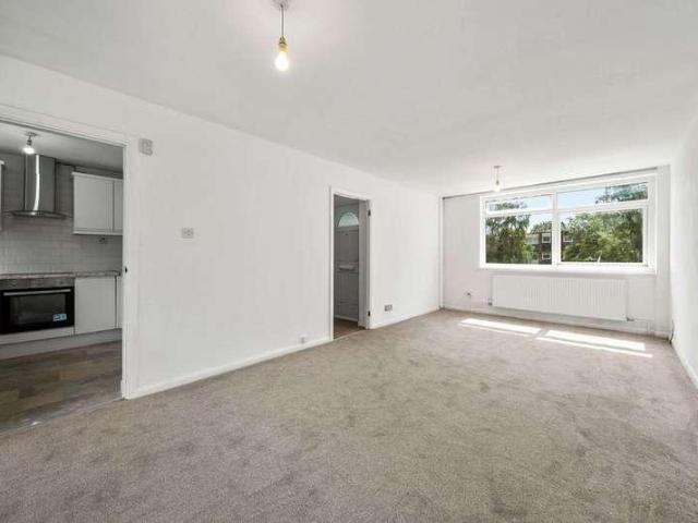 3 bed flat for sale