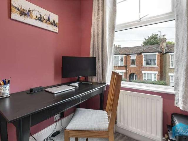 3 bed flat for sale