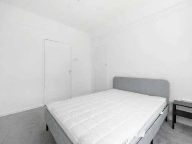 3 bed flat for sale