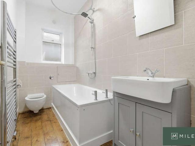 3 bed flat for sale