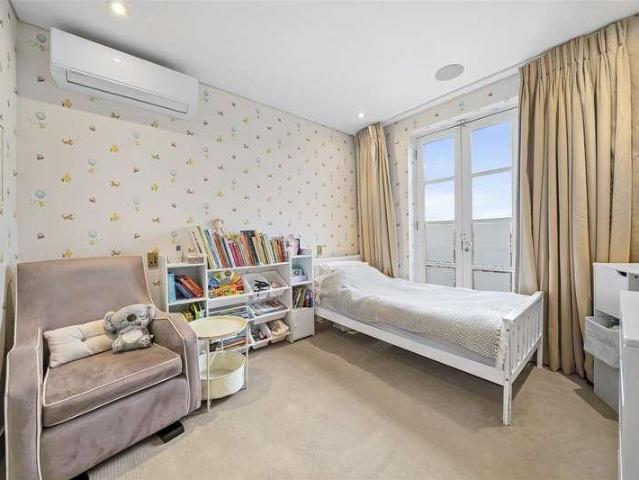 3 bed flat for sale