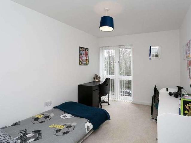3 bed flat for sale