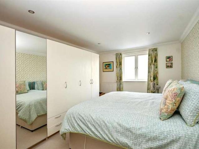3 bed flat for sale