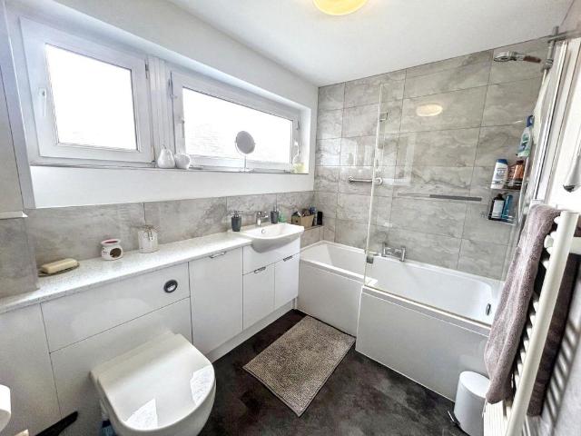 3 bed flat for sale