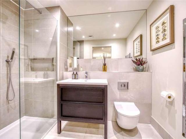 3 bed flat for sale