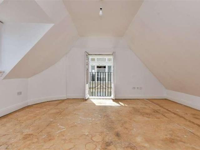 3 bed flat for sale