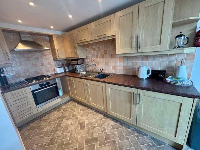 3 bed flat for sale