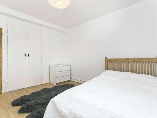 3 bed flat for sale