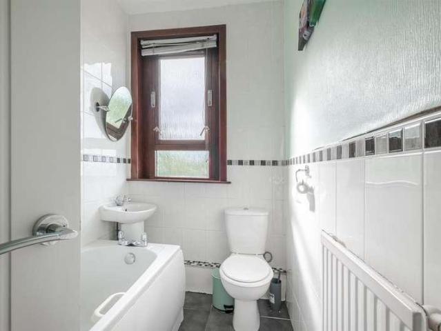 3 bed flat for sale