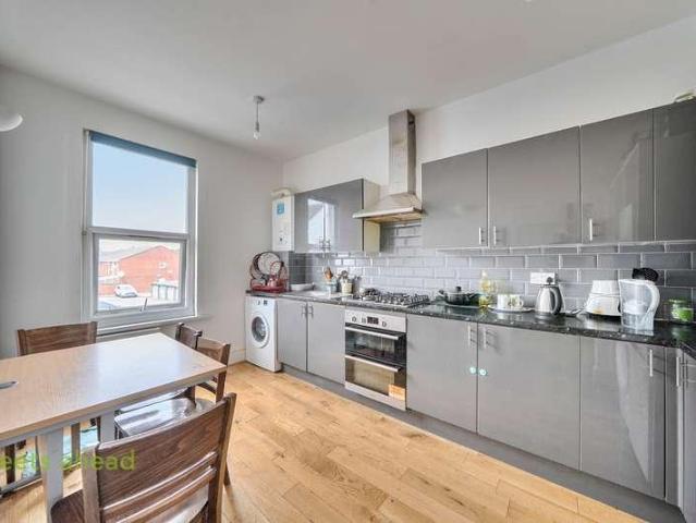 3 bed flat for sale