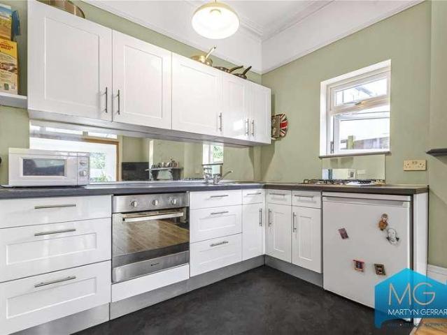 3 bed flat for sale