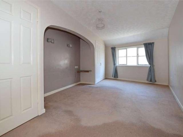 3 bed flat for sale