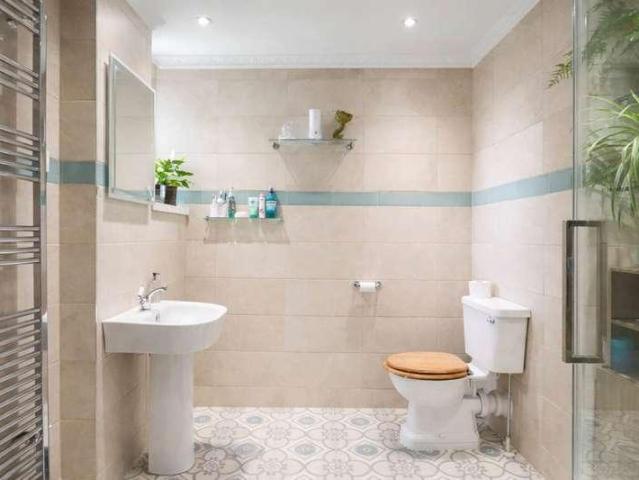 3 bed flat for sale