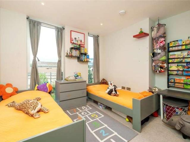 3 bed flat for sale