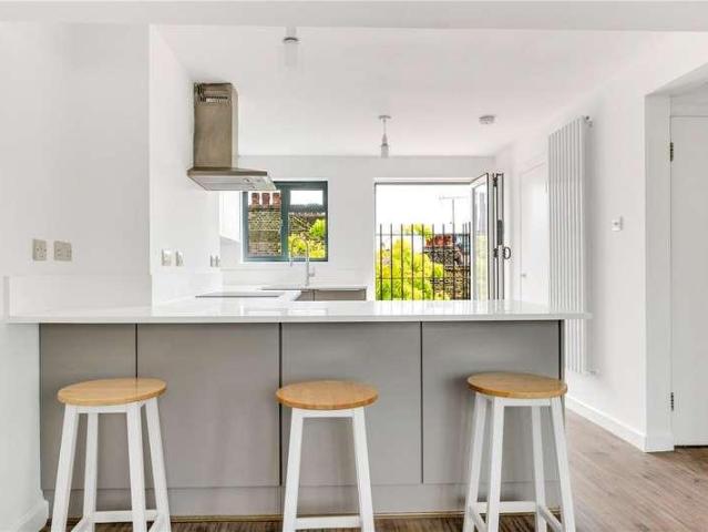 3 bed flat for sale