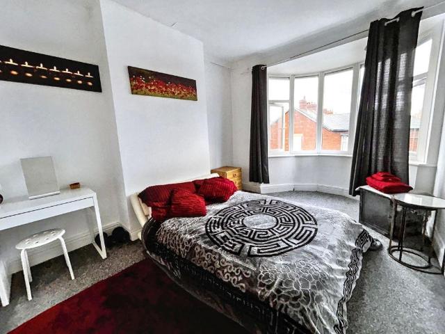 3 bed flat for sale