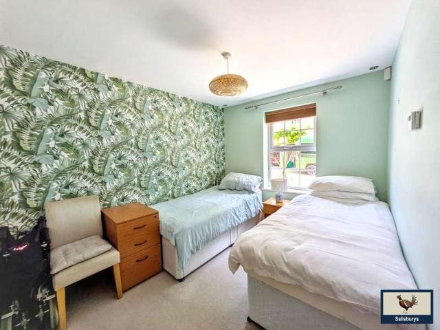 3 bed flat for sale