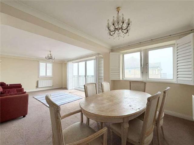 3 bed flat for sale