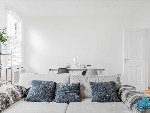 3 bed flat for sale